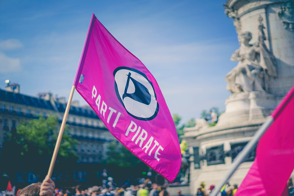 "La devise du Parti Pirate français est "Liberté, démocratie, partage ...